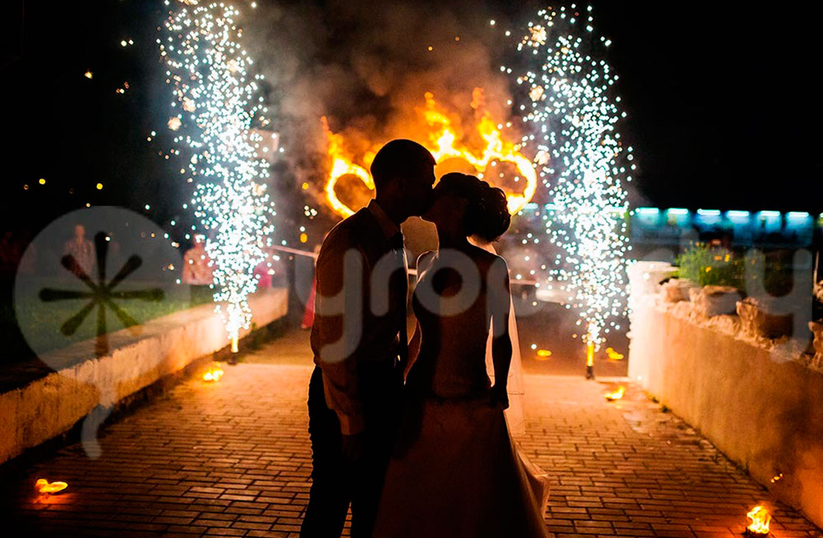 Las 7 claves para hacer una boda original y barata en Málaga | Pyroparty